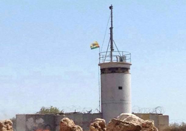Pemuda Palestina Membakar Menara Militer Zionis Dan Mengibarkan Bendera ...