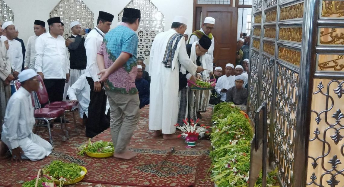 Anggota DPRD Kalsel: Ma'ruf Amin Hina Makam Keramat Guru Sekumpul ...