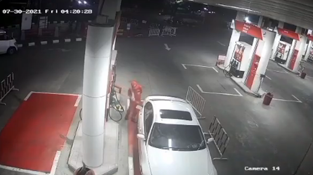 Viral! Terekam Kamera CCTV, Diduga Mario Dandy Kabur Usai Isi BBM Rp600 ...