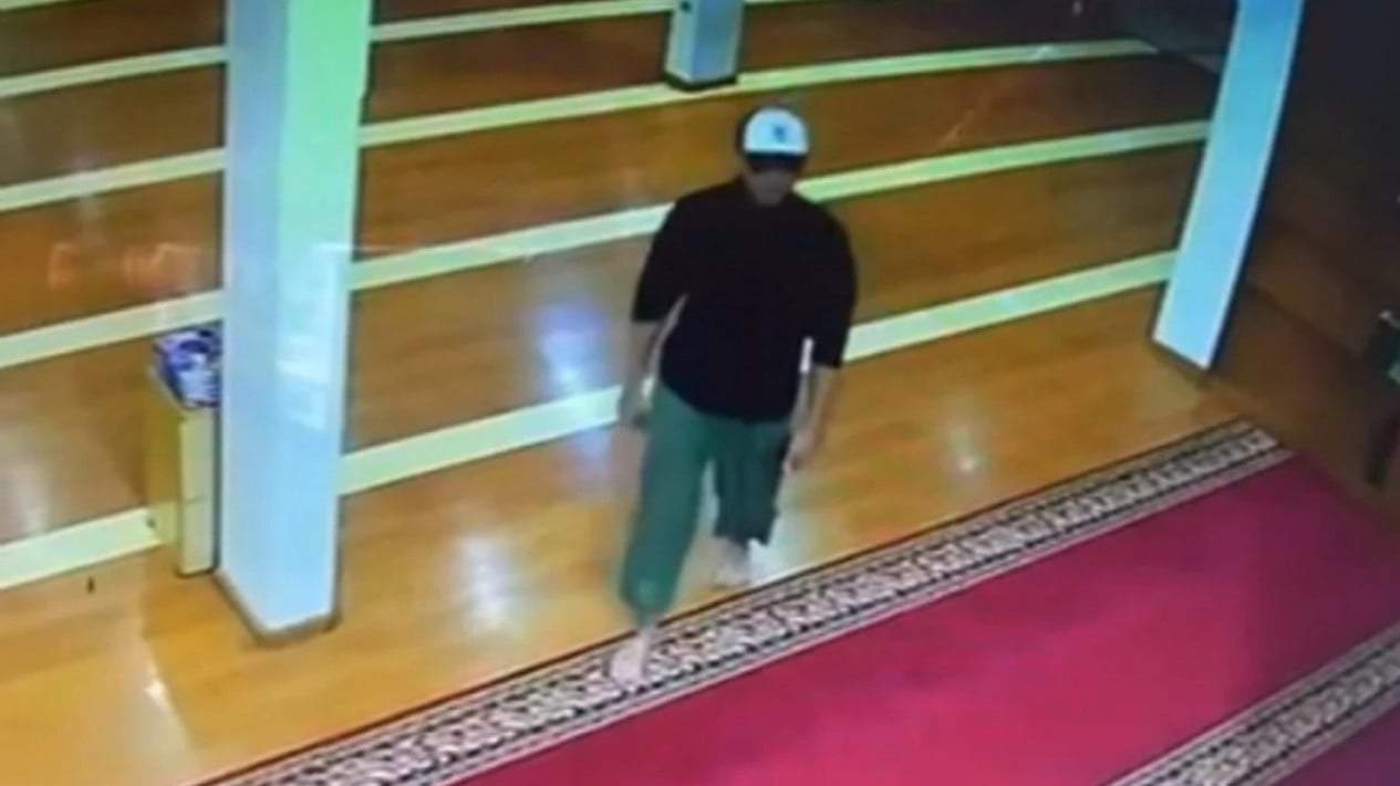 Diduga karena Suara Pengajian Masjid, WNA Australia Ini Ludahi dan Maki ...