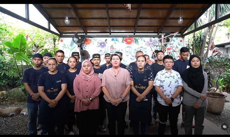 Kasus Konsumen Muslim Diberi Sajian Menu Daging Babi, Mama Rossy Minta ...