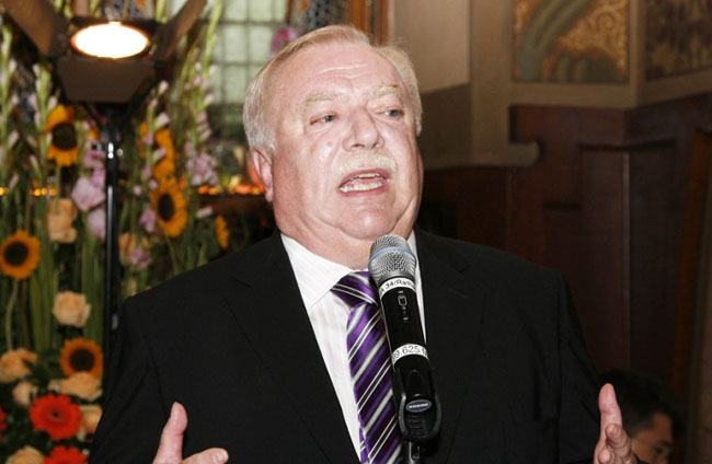 Walikota Wina Melakukan Buka Bersama Untuk Muslim | Eramuslim